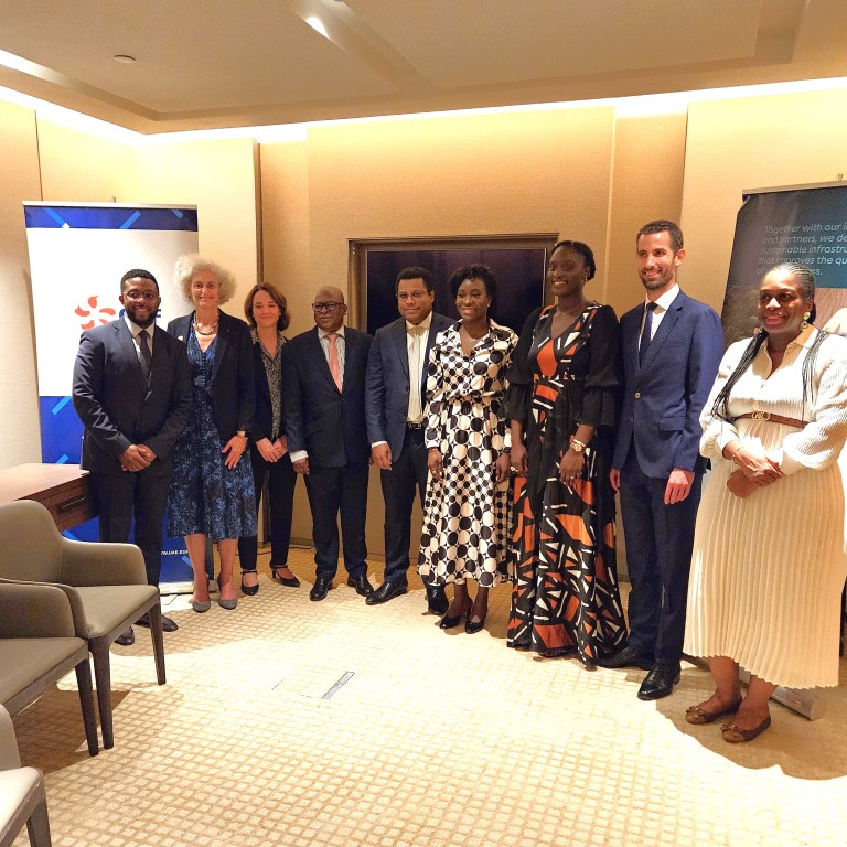 Signature de convention de construction d'une centrale photovoltaïque à ...